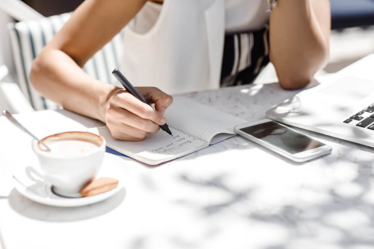 White Paper: O Que É e Como Fazer (+5 Exemplos)