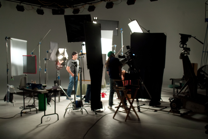 How to Vlog: A Complete Guide to Start Vlogging in 2023