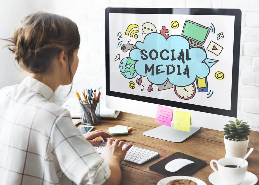 Social media: o que é, o que faz, quanto ganha em 2024