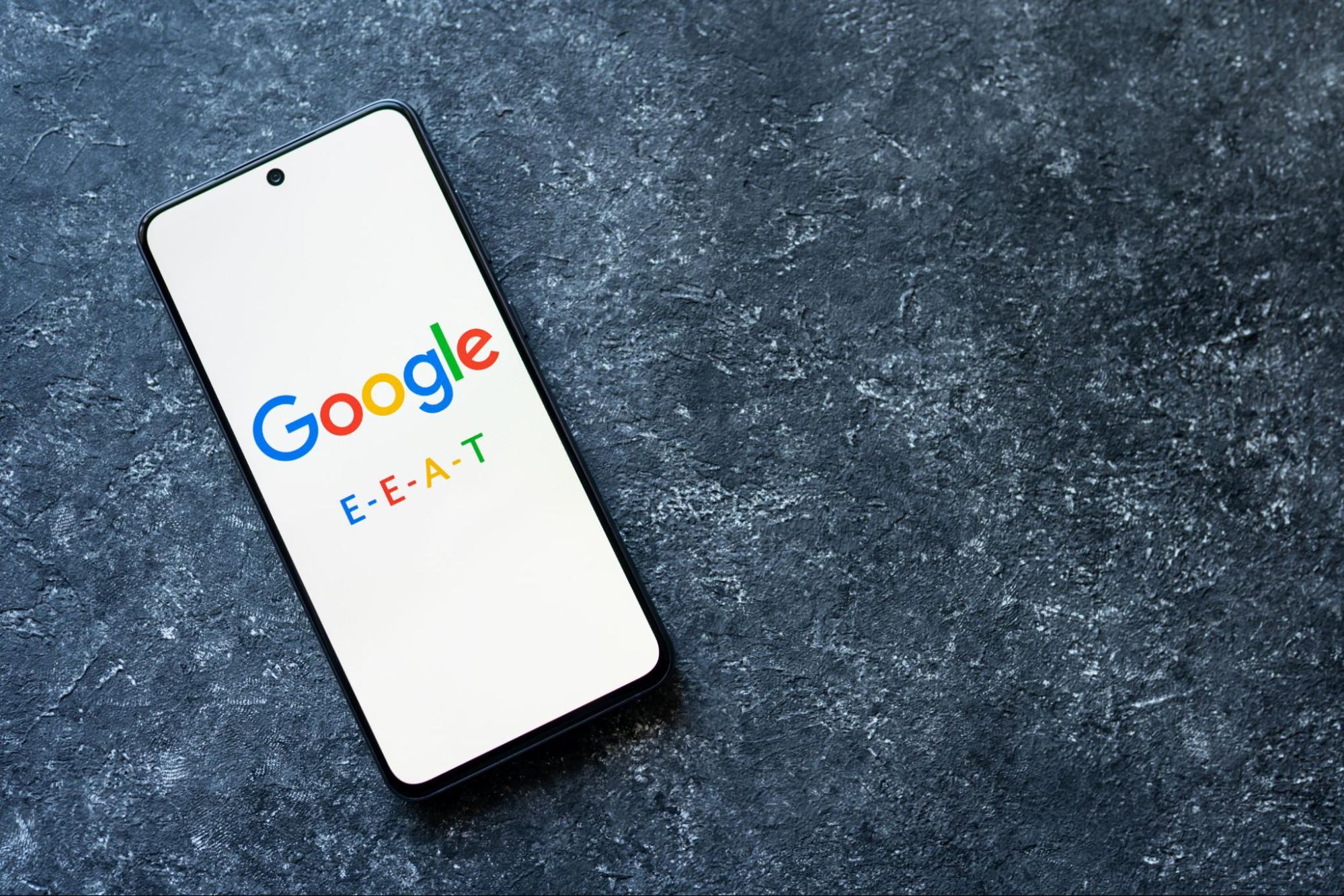 Google EEAT: o que é, impactos e como fortalecer Google EEAT: o que é, impactos e como fortalecer